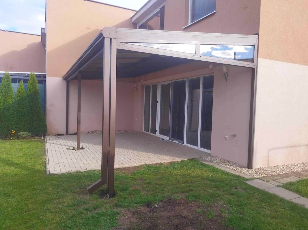 Hliníkový prístrešok Trnava hnedý - Zimné záhrady od Pifema sro